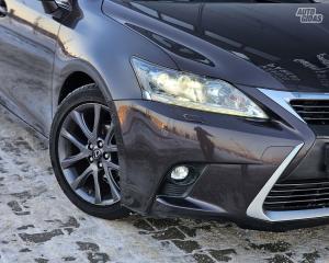 Brown Lexus CT 200h 2015 in Vilnius, with an engine capacity of 1.80 L and mileage of 300 thousand km for 9500 €, photo 12 on AUTOMOTO.COM.LV