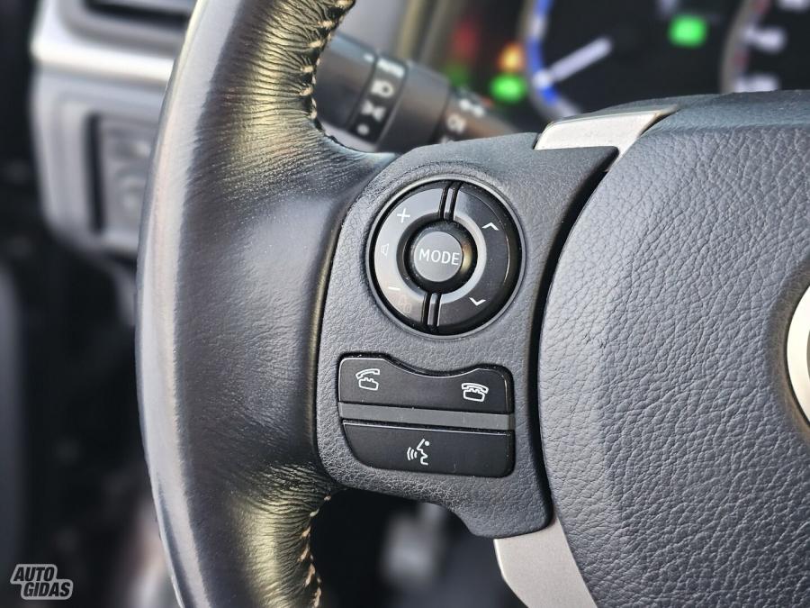 Brown Lexus CT 200h 2015 in Vilnius, with an engine capacity of 1.80 L and mileage of 300 thousand km for 9500 €, photo 27 on AUTOMOTO.COM.LV