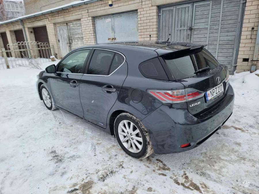 Pelēks Lexus CT 200h 2011 Panevēža, ar dzinēja tilpumu 1.80 L un nobraukumu 300 tūkst. km par 7800 €, foto 4 vietnē AUTOMOTO.COM.LV