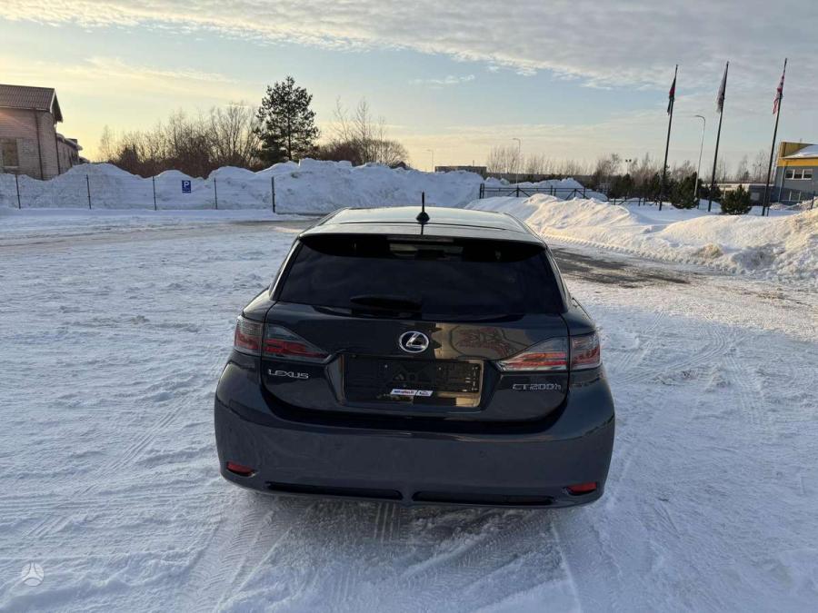 Pelēks Lexus CT 200h 2011 Telšiai, ar dzinēja tilpumu 1.80 L un nobraukumu 157 tūkst. km par 7200 €, foto 5 vietnē AUTOMOTO.COM.LV