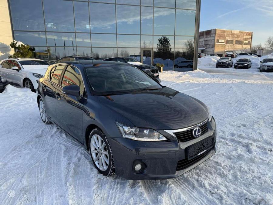Pelēks Lexus CT 200h 2011 Telšiai, ar dzinēja tilpumu 1.80 L un nobraukumu 157 tūkst. km par 7200 €, foto 9 vietnē AUTOMOTO.COM.LV