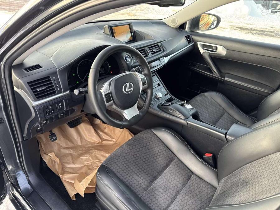 Pelēks Lexus CT 200h 2011 Telšiai, ar dzinēja tilpumu 1.80 L un nobraukumu 157 tūkst. km par 7200 €, foto 19 vietnē AUTOMOTO.COM.LV