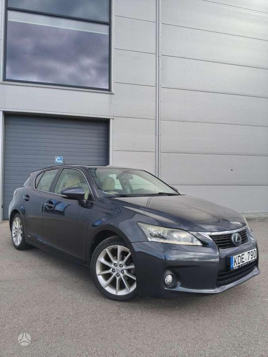 Pelēks Lexus CT 200h 2011 Kauņa, ar dzinēja tilpumu 1.80 L un nobraukumu 237 tūkst. km par 9499 €, foto 1 vietnē AUTOMOTO.COM.LV
