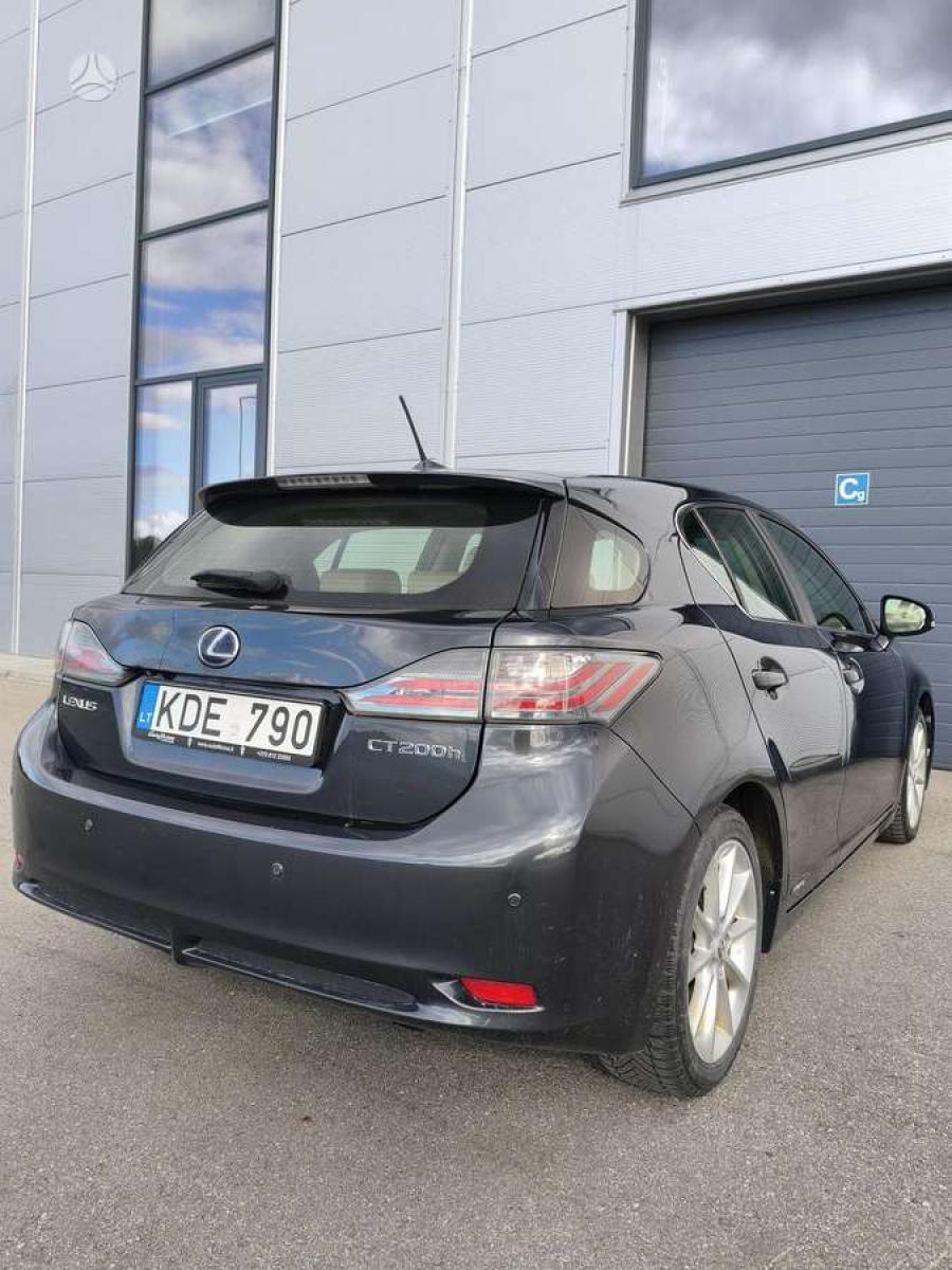 Pelēks Lexus CT 200h 2011 Kauņa, ar dzinēja tilpumu 1.80 L un nobraukumu 237 tūkst. km par 9499 €, foto 5 vietnē AUTOMOTO.COM.LV