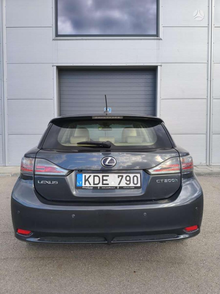 Pelēks Lexus CT 200h 2011 Kauņa, ar dzinēja tilpumu 1.80 L un nobraukumu 237 tūkst. km par 9499 €, foto 6 vietnē AUTOMOTO.COM.LV