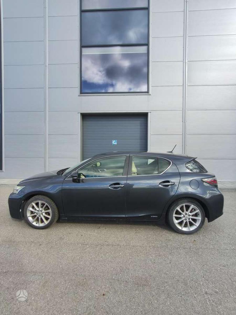 Pelēks Lexus CT 200h 2011 Kauņa, ar dzinēja tilpumu 1.80 L un nobraukumu 237 tūkst. km par 9499 €, foto 8 vietnē AUTOMOTO.COM.LV