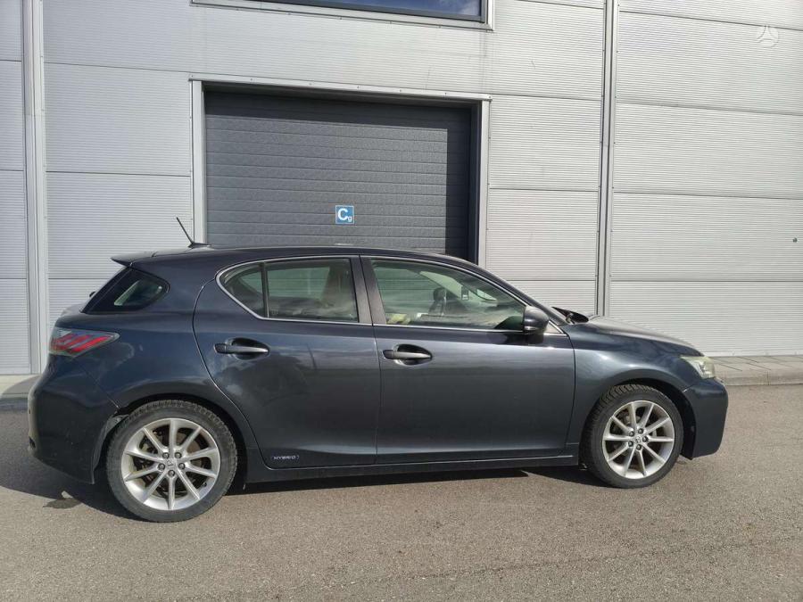 Pelēks Lexus CT 200h 2011 Kauņa, ar dzinēja tilpumu 1.80 L un nobraukumu 237 tūkst. km par 9499 €, foto 9 vietnē AUTOMOTO.COM.LV