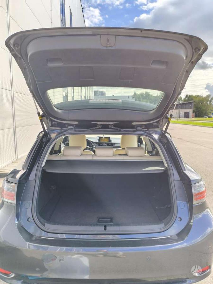 Pelēks Lexus CT 200h 2011 Kauņa, ar dzinēja tilpumu 1.80 L un nobraukumu 237 tūkst. km par 9499 €, foto 19 vietnē AUTOMOTO.COM.LV