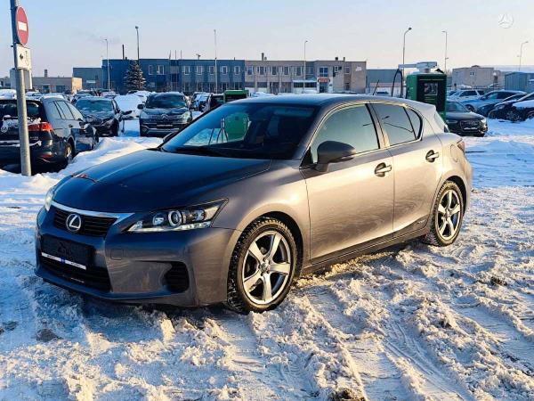 Grey Lexus CT 200h 2012 in Siauliai, with an engine capacity of 1.80 L and mileage of 275 thousand km for 7700 €, photo 2 on AUTOMOTO.COM.LV