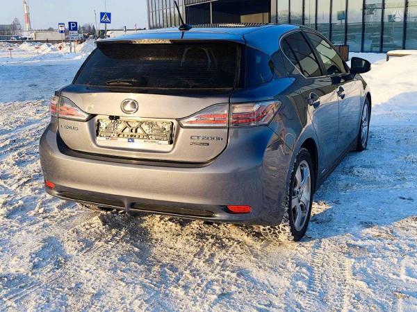 Grey Lexus CT 200h 2012 in Siauliai, with an engine capacity of 1.80 L and mileage of 275 thousand km for 7700 €, photo 7 on AUTOMOTO.COM.LV