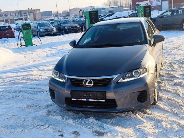 Grey Lexus CT 200h 2012 in Siauliai, with an engine capacity of 1.80 L and mileage of 275 thousand km for 7700 €, photo 9 on AUTOMOTO.COM.LV