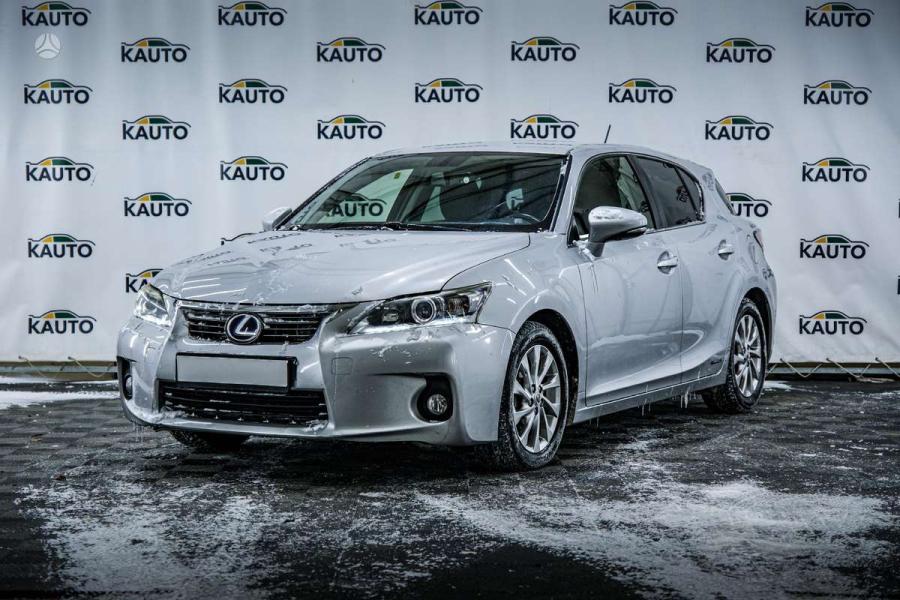 Grey Lexus CT 200h 2012 in Kaunas, with an engine capacity of 1.80 L and mileage of 254 thousand km for 8990 €, photo 1 on AUTOMOTO.COM.LV