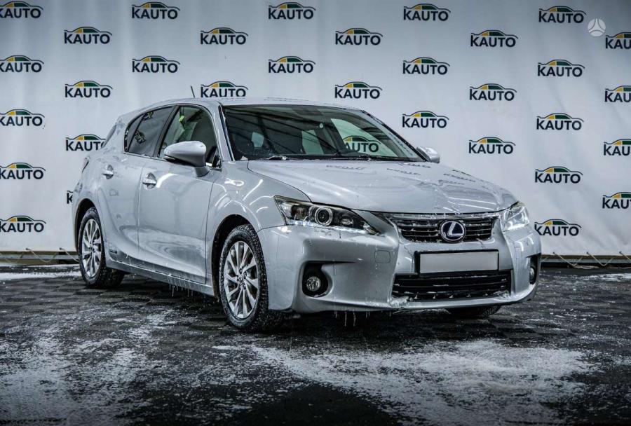 Grey Lexus CT 200h 2012 in Kaunas, with an engine capacity of 1.80 L and mileage of 254 thousand km for 8990 €, photo 2 on AUTOMOTO.COM.LV