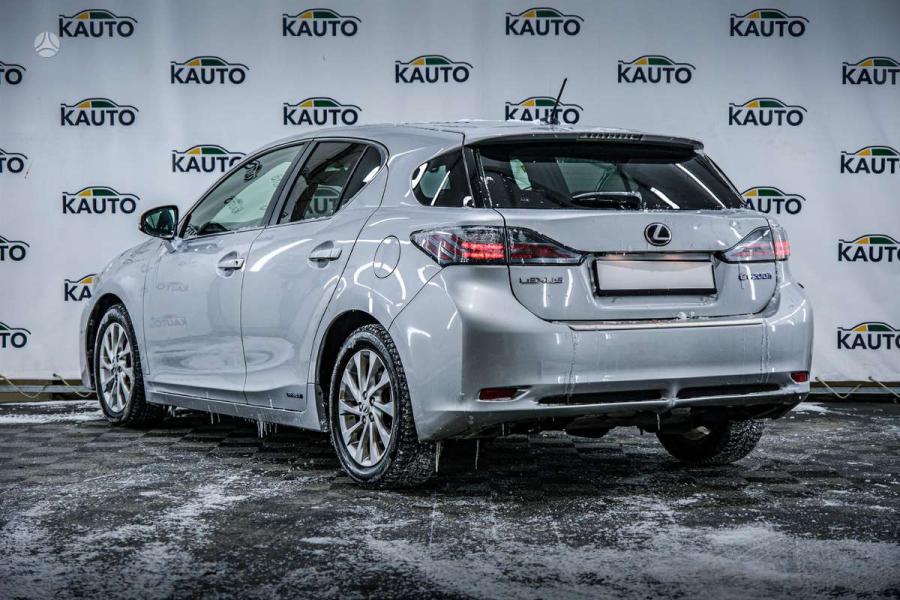 Grey Lexus CT 200h 2012 in Kaunas, with an engine capacity of 1.80 L and mileage of 254 thousand km for 8990 €, photo 4 on AUTOMOTO.COM.LV