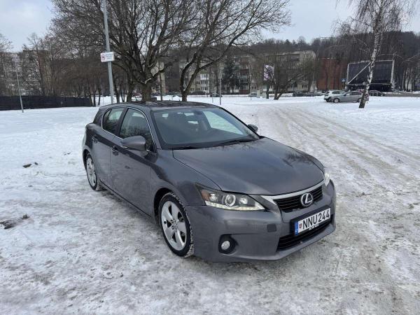 Pelēks Lexus CT 200h 2012 Kauņa, ar dzinēja tilpumu 1.80 L un nobraukumu 229 tūkst. km par 6900 €, foto 2 vietnē AUTOMOTO.COM.LV