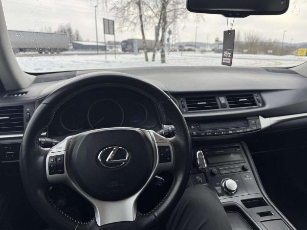 Pelēks Lexus CT 200h 2012 Kauņa, ar dzinēja tilpumu 1.80 L un nobraukumu 229 tūkst. km par 6900 €, foto 7 vietnē AUTOMOTO.COM.LV