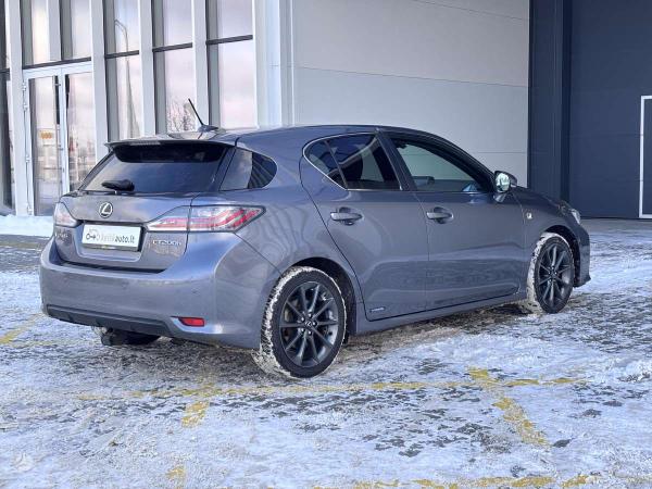 Pelēks Lexus CT 200h 2012 Viļņa, ar dzinēja tilpumu 1.80 L un nobraukumu 273 tūkst. km par 7900 €, foto 4 vietnē AUTOMOTO.COM.LV