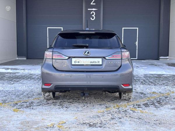 Pelēks Lexus CT 200h 2012 Viļņa, ar dzinēja tilpumu 1.80 L un nobraukumu 273 tūkst. km par 7900 €, foto 5 vietnē AUTOMOTO.COM.LV