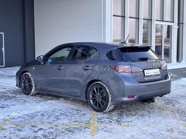 Pelēks Lexus CT 200h 2012 Viļņa, ar dzinēja tilpumu 1.80 L un nobraukumu 273 tūkst. km par 7900 €, foto 6 vietnē AUTOMOTO.COM.LV