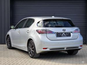 Grey Lexus CT 200h 2012 in Kaunas, with an engine capacity of 1.80 L and mileage of 299 thousand km for 8350 €, photo 2 on AUTOMOTO.COM.LV