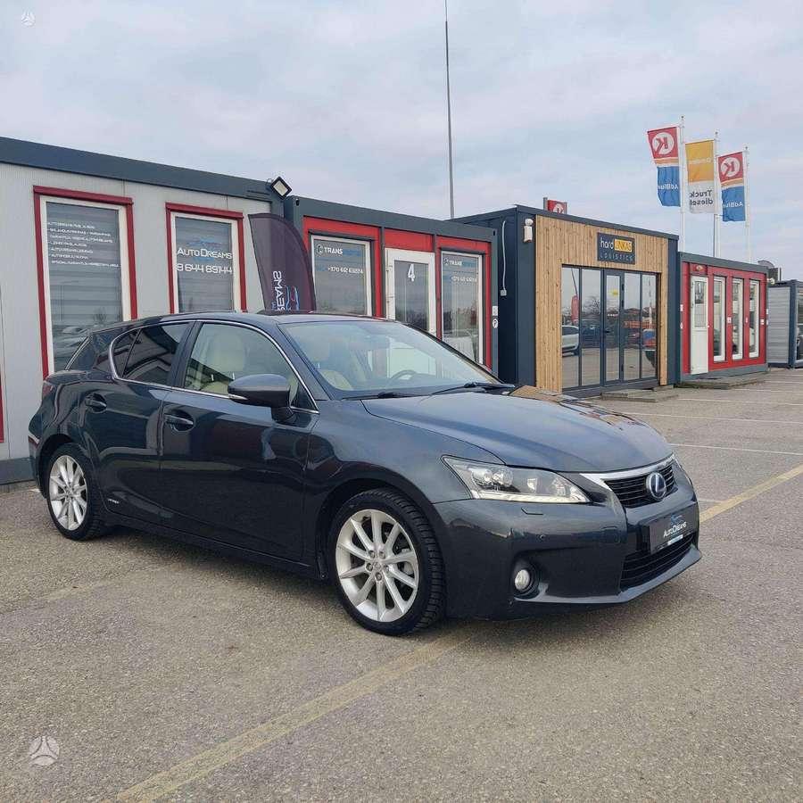 Grey Lexus CT 200h 2012 in Vilnius, with an engine capacity of 1.80 L and mileage of 230 thousand km for 6000 €, photo 3 on AUTOMOTO.COM.LV