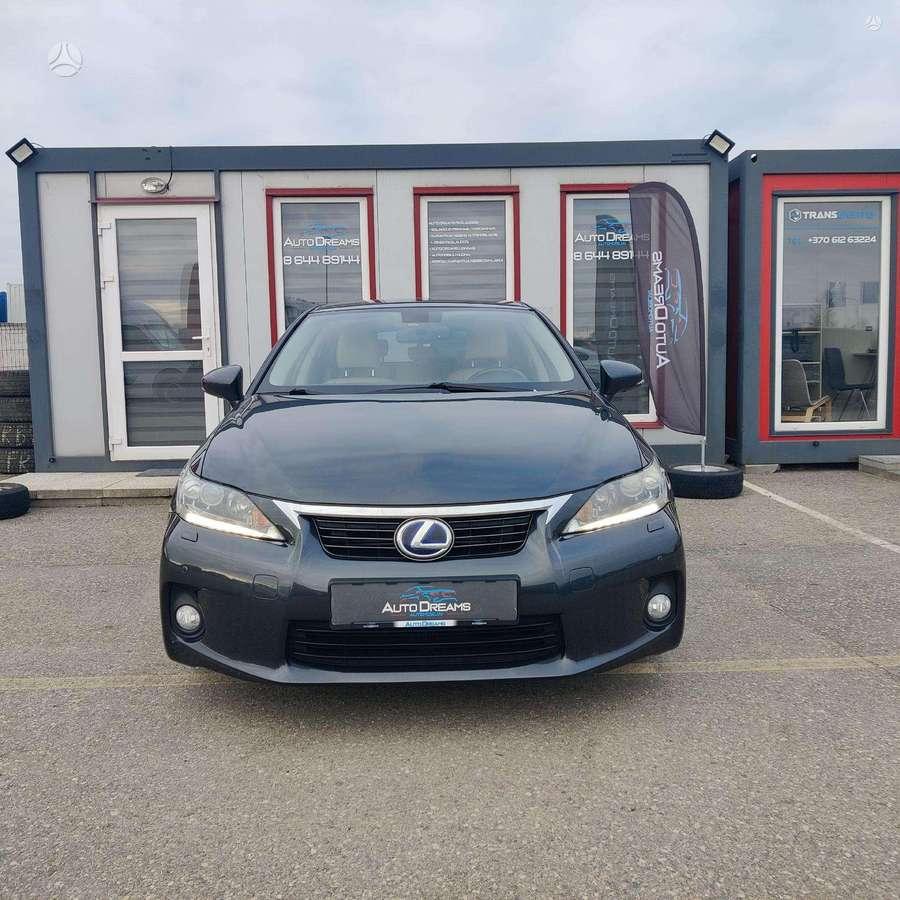 Grey Lexus CT 200h 2012 in Vilnius, with an engine capacity of 1.80 L and mileage of 230 thousand km for 6000 €, photo 5 on AUTOMOTO.COM.LV
