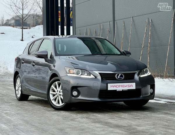 Pelēks Lexus CT 200h 2012 Viļņa, ar dzinēja tilpumu 1.80 L un nobraukumu 279 tūkst. km par 7990 €, foto 7 vietnē AUTOMOTO.COM.LV