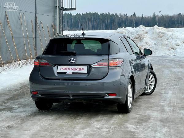 Pelēks Lexus CT 200h 2012 Viļņa, ar dzinēja tilpumu 1.80 L un nobraukumu 279 tūkst. km par 7990 €, foto 9 vietnē AUTOMOTO.COM.LV