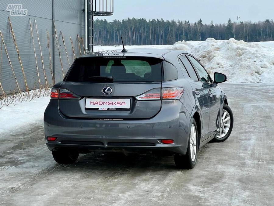 Grey Lexus CT 200h 2012 in Vilnius, with an engine capacity of 1.80 L and mileage of 279 thousand km for 7990 €, photo 9 on AUTOMOTO.COM.LV
