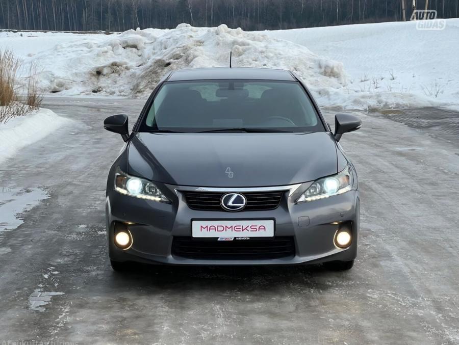 Grey Lexus CT 200h 2012 in Vilnius, with an engine capacity of 1.80 L and mileage of 279 thousand km for 7990 €, photo 11 on AUTOMOTO.COM.LV