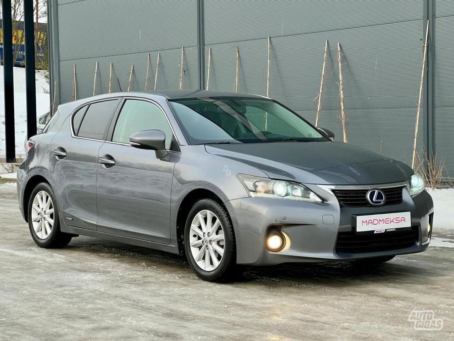 Grey Lexus CT 200h 2012 in Vilnius, with an engine capacity of 1.80 L and mileage of 279 thousand km for 7990 €, photo 12 on AUTOMOTO.COM.LV
