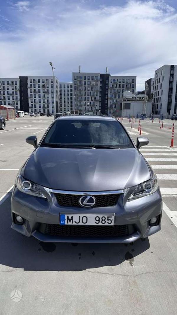 Pelēks Lexus CT 200h 2012 Viļņa, ar dzinēja tilpumu 1.80 L un nobraukumu 213 tūkst. km par 8100 €, foto 2 vietnē AUTOMOTO.COM.LV