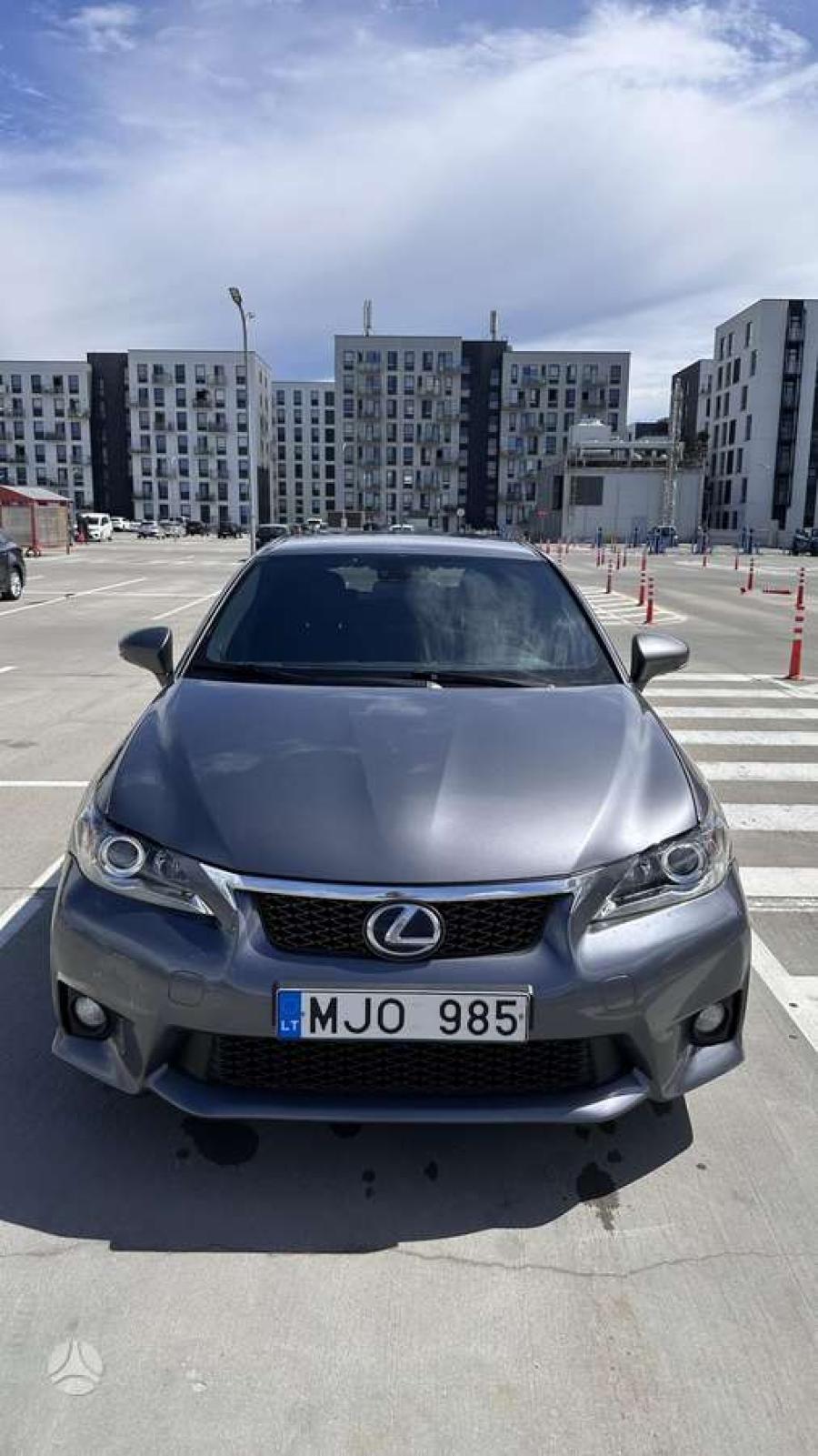 Grey Lexus CT 200h 2012 in Vilnius, with an engine capacity of 1.80 L and mileage of 213 thousand km for 8100 €, photo 3 on AUTOMOTO.COM.LV