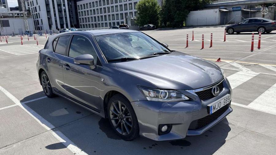 Grey Lexus CT 200h 2012 in Vilnius, with an engine capacity of 1.80 L and mileage of 213 thousand km for 8100 €, photo 4 on AUTOMOTO.COM.LV
