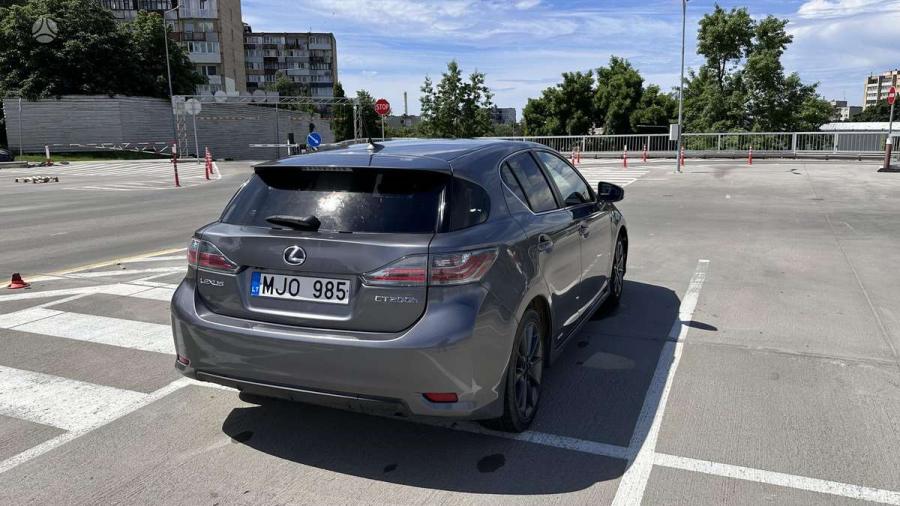 Grey Lexus CT 200h 2012 in Vilnius, with an engine capacity of 1.80 L and mileage of 213 thousand km for 8100 €, photo 5 on AUTOMOTO.COM.LV