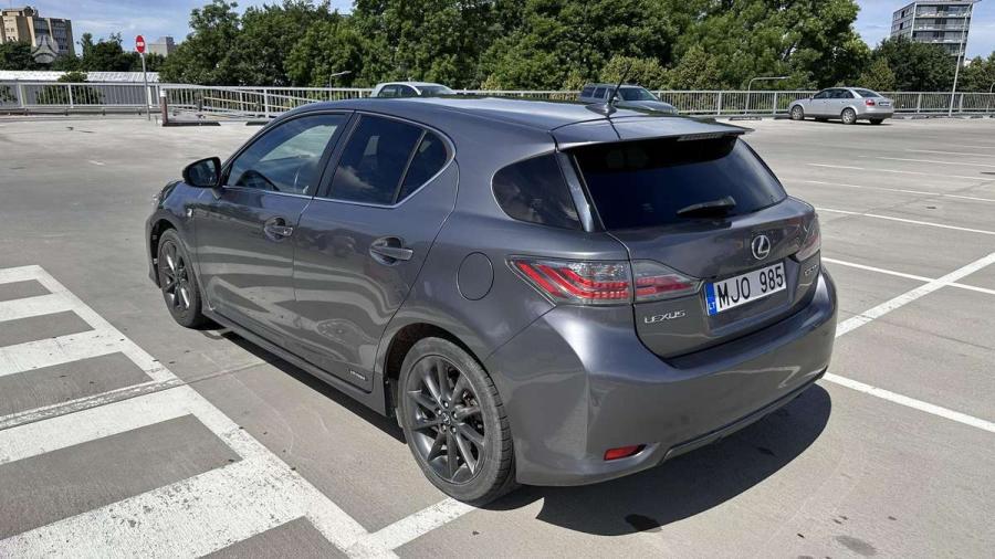 Grey Lexus CT 200h 2012 in Vilnius, with an engine capacity of 1.80 L and mileage of 213 thousand km for 8100 €, photo 6 on AUTOMOTO.COM.LV