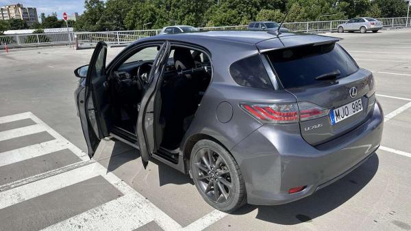 Pelēks Lexus CT 200h 2012 Viļņa, ar dzinēja tilpumu 1.80 L un nobraukumu 213 tūkst. km par 8100 €, foto 6 vietnē AUTOMOTO.COM.LV
