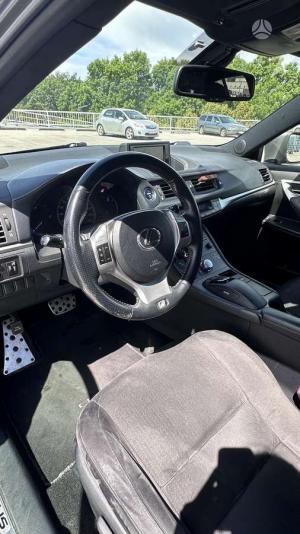 Grey Lexus CT 200h 2012 in Vilnius, with an engine capacity of 1.80 L and mileage of 213 thousand km for 8100 €, photo 9 on AUTOMOTO.COM.LV