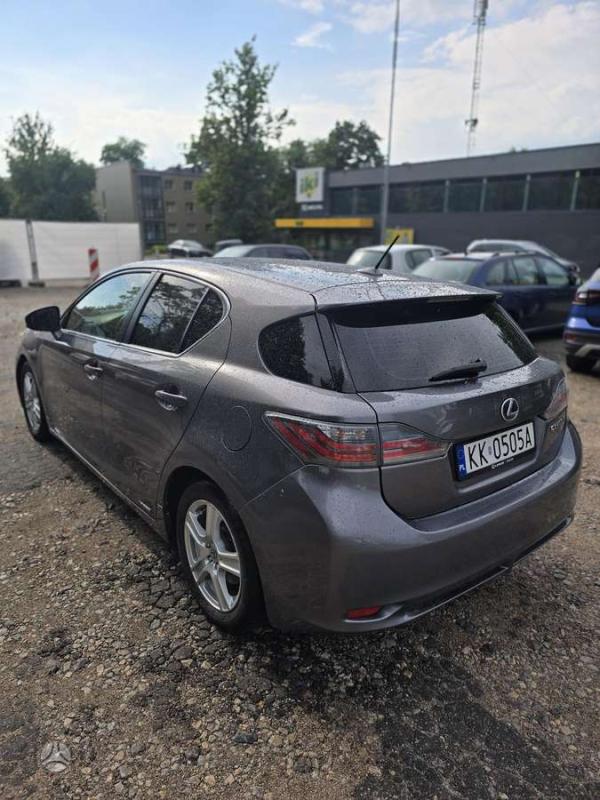 Grey Lexus CT 200h 2012 in Vilnius, with an engine capacity of 1.80 L and mileage of 297 thousand km for 5999 €, photo 3 on AUTOMOTO.COM.LV