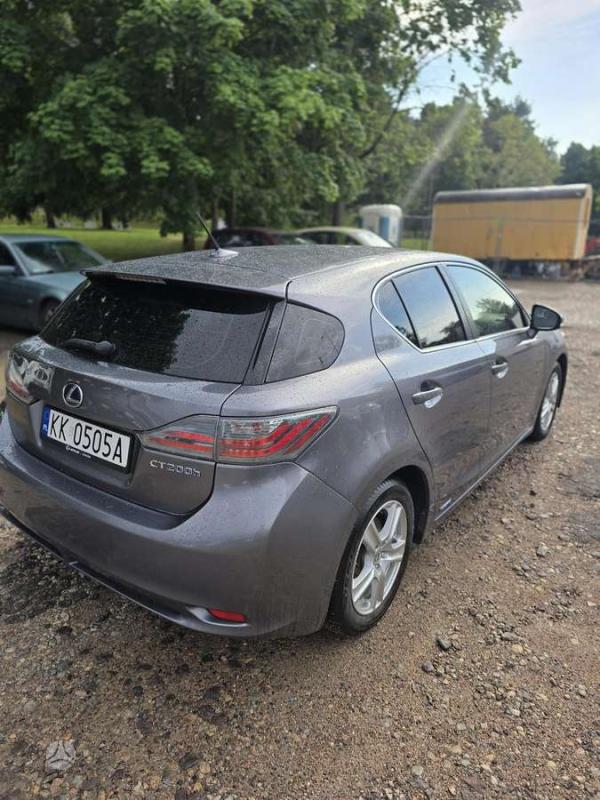 Grey Lexus CT 200h 2012 in Vilnius, with an engine capacity of 1.80 L and mileage of 297 thousand km for 5999 €, photo 4 on AUTOMOTO.COM.LV