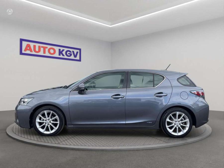 Grey Lexus CT 200h 2012 in Vilnius, with an engine capacity of 1.80 L and mileage of 312 thousand km for 8799 €, photo 3 on AUTOMOTO.COM.LV