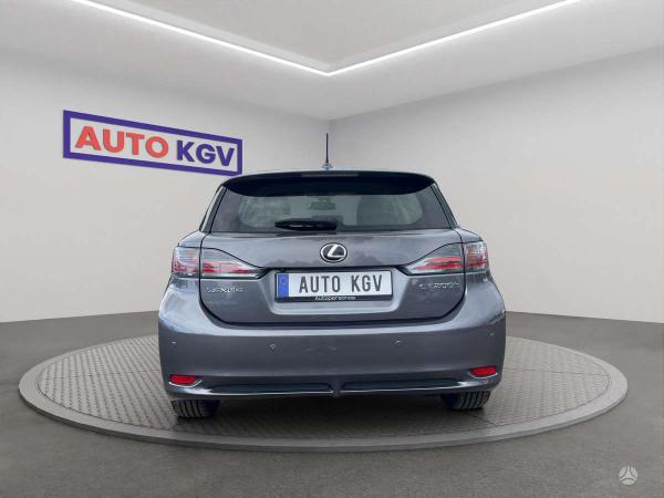 Grey Lexus CT 200h 2012 in Vilnius, with an engine capacity of 1.80 L and mileage of 312 thousand km for 8799 €, photo 4 on AUTOMOTO.COM.LV