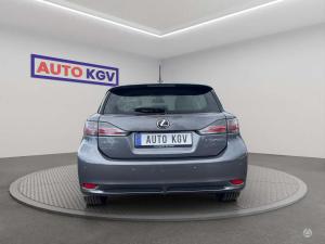 Grey Lexus CT 200h 2012 in Vilnius, with an engine capacity of 1.80 L and mileage of 312 thousand km for 8799 €, photo 5 on AUTOMOTO.COM.LV