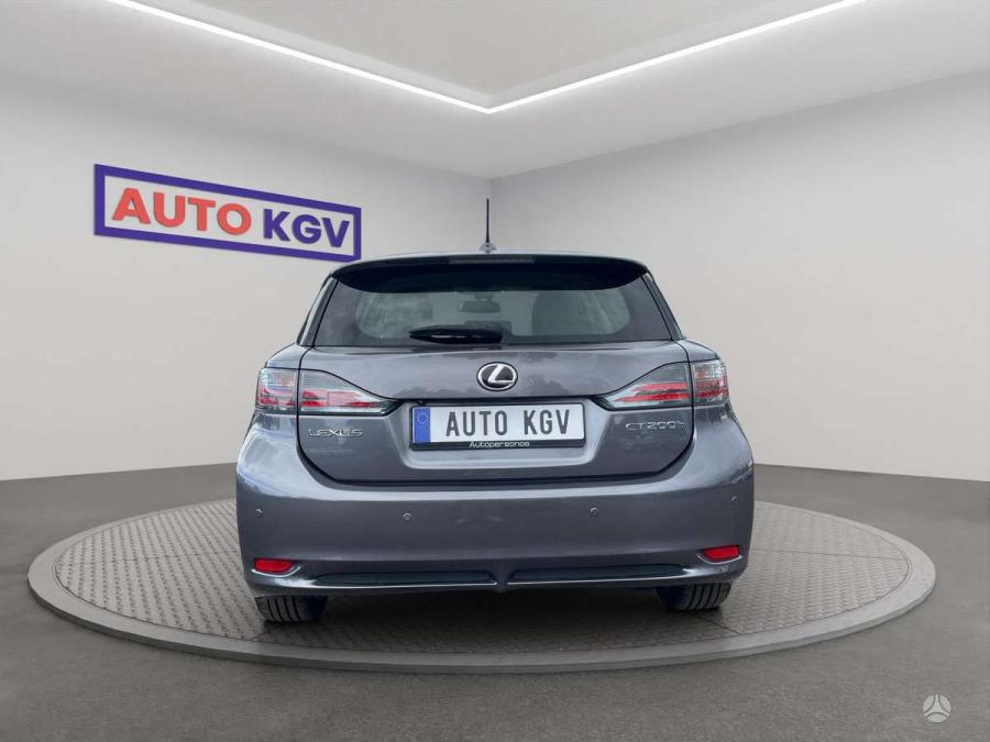 Grey Lexus CT 200h 2012 in Vilnius, with an engine capacity of 1.80 L and mileage of 312 thousand km for 8799 €, photo 5 on AUTOMOTO.COM.LV