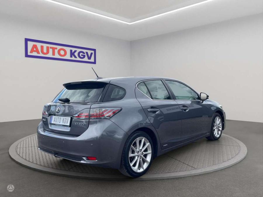 Grey Lexus CT 200h 2012 in Vilnius, with an engine capacity of 1.80 L and mileage of 312 thousand km for 8799 €, photo 6 on AUTOMOTO.COM.LV