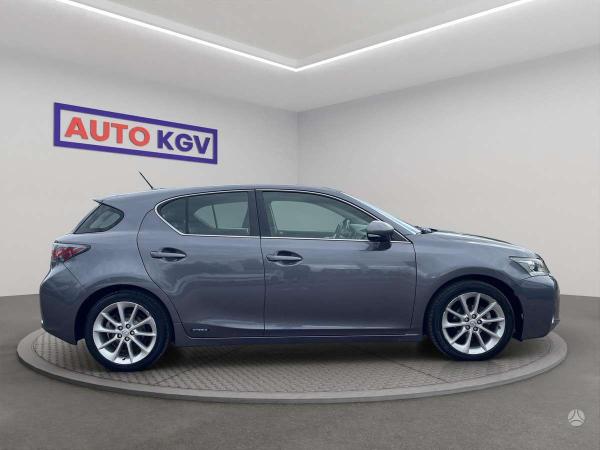 Grey Lexus CT 200h 2012 in Vilnius, with an engine capacity of 1.80 L and mileage of 312 thousand km for 8799 €, photo 6 on AUTOMOTO.COM.LV