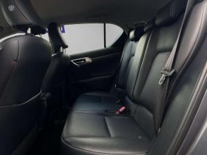 Grey Lexus CT 200h 2012 in Vilnius, with an engine capacity of 1.80 L and mileage of 312 thousand km for 8799 €, photo 12 on AUTOMOTO.COM.LV