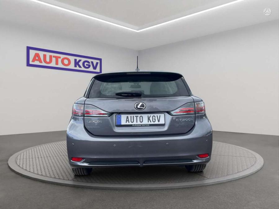 Grey Lexus CT 200h 2012 in Vilnius, with an engine capacity of 1.80 L and mileage of 312 thousand km for 8799 €, photo 5 on AUTOMOTO.COM.LV