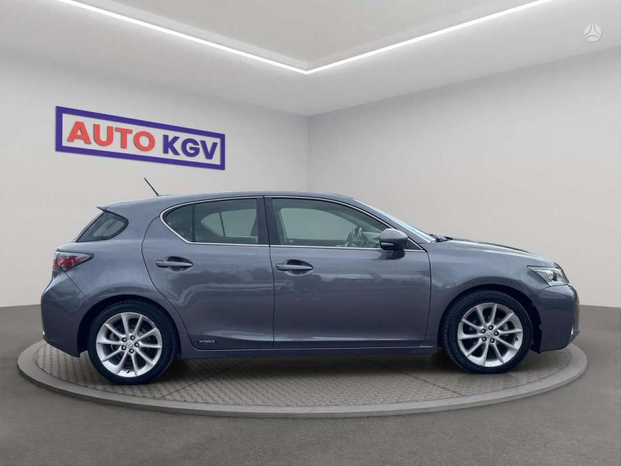 Grey Lexus CT 200h 2012 in Vilnius, with an engine capacity of 1.80 L and mileage of 312 thousand km for 8799 €, photo 7 on AUTOMOTO.COM.LV