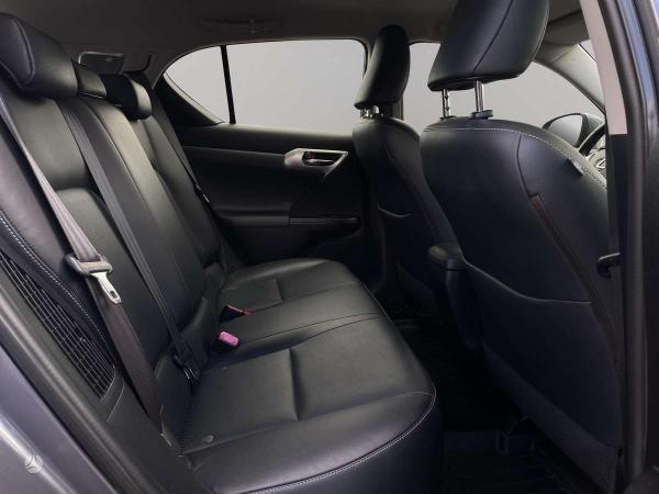 Grey Lexus CT 200h 2012 in Vilnius, with an engine capacity of 1.80 L and mileage of 312 thousand km for 8799 €, photo 9 on AUTOMOTO.COM.LV